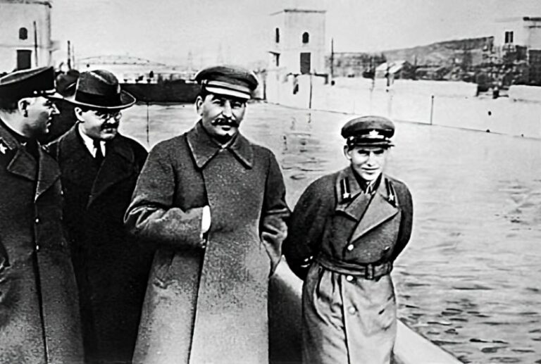 Stalin's Height: How Tall Was Stalin? - Malevus