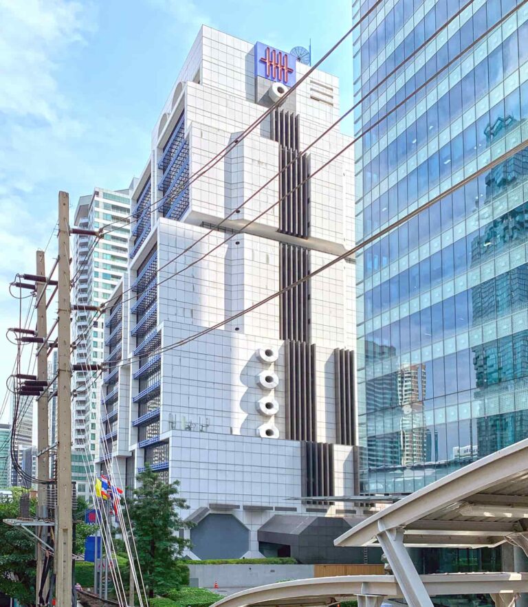 Robot Building: The Biggest Robot-Shaped Structure - Malevus