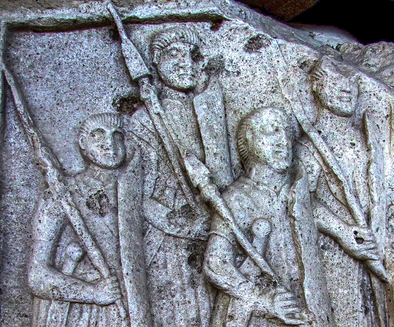 Roman Pilum Spear: An Ancient Javelin with Symbolic Meaning - Malevus